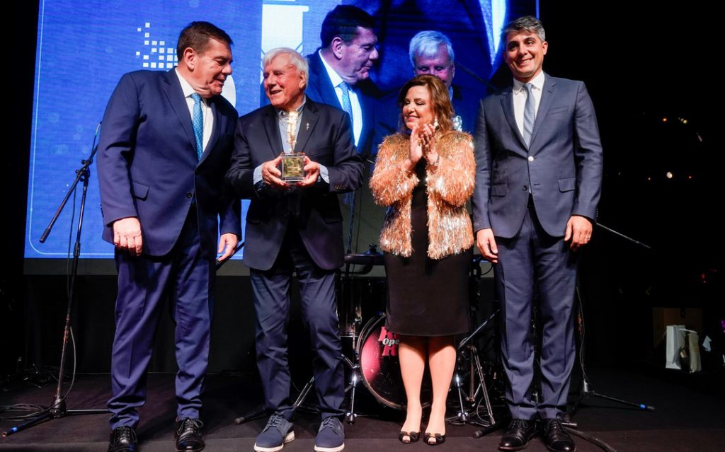 Fernando Bravo fue reconocido por el Costa Galana por su Trayectoria ...